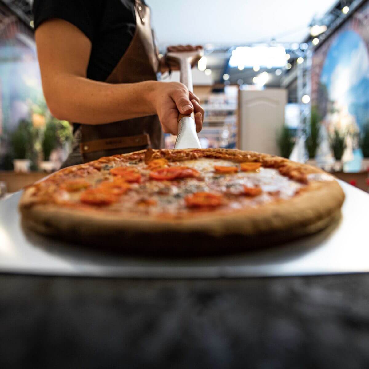 Pala per pizza inox con manico in quercia BOSKA XL – FornieBarbecue.com